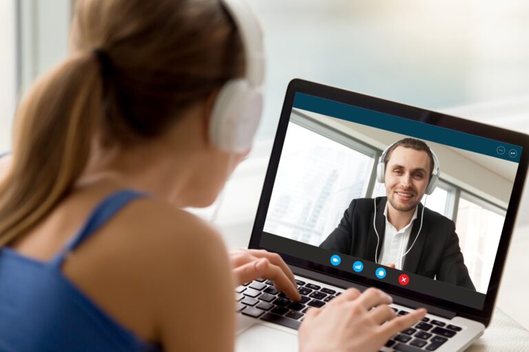 13 Tips for Effectively Communicating with Clients as a Remote Worker